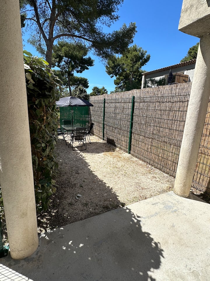 Studio Avec Petit Jardin Et Place Parking Privé - La Garde
