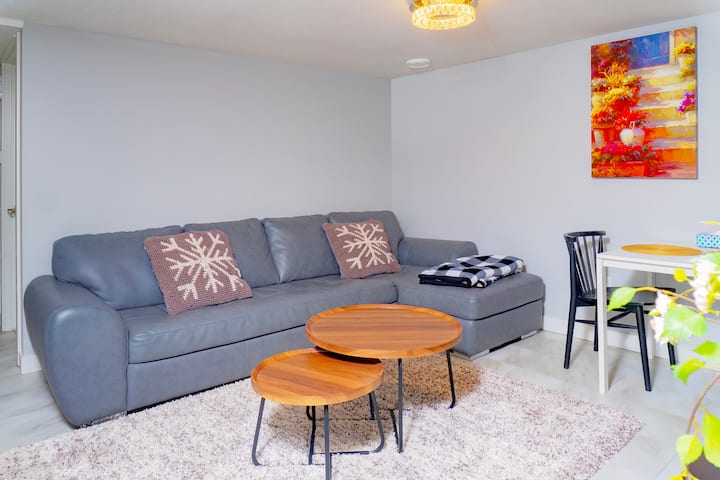 Entire Superior 2-bedroom Private Suite - Edmonton