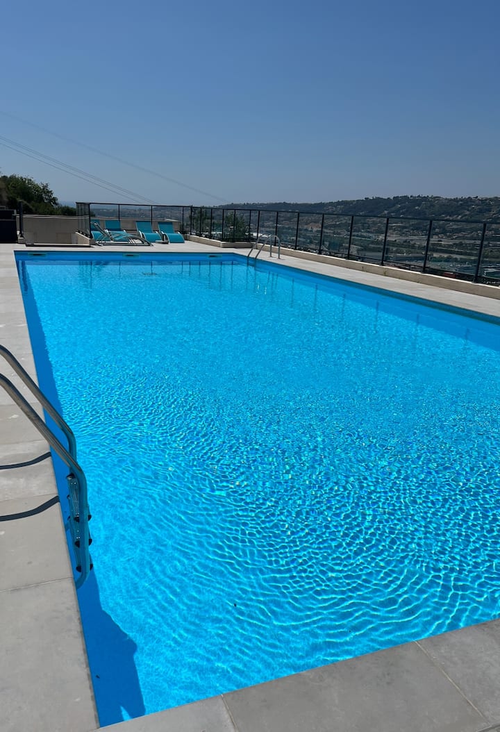 Joli 3 Pièces Ensoleillé Sur Les Hauteurs De Nice - Carros