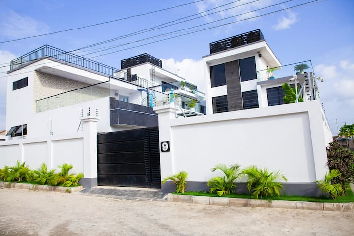 New Modern Bliss Apt- 3bdrm W/pool- Gym-hottub - Tansania