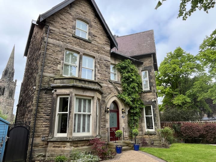 Large Town House In Central Harrogate - Harrogate