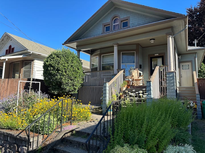 Spacious 2 Br Urban Garden Apartment- Division St. - Portland, OR