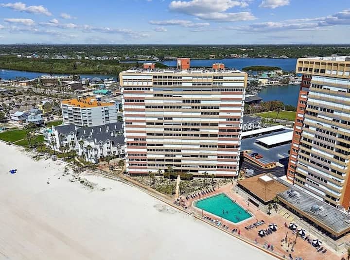 Beautiful Beachfront Condo! - Redington Shores, FL