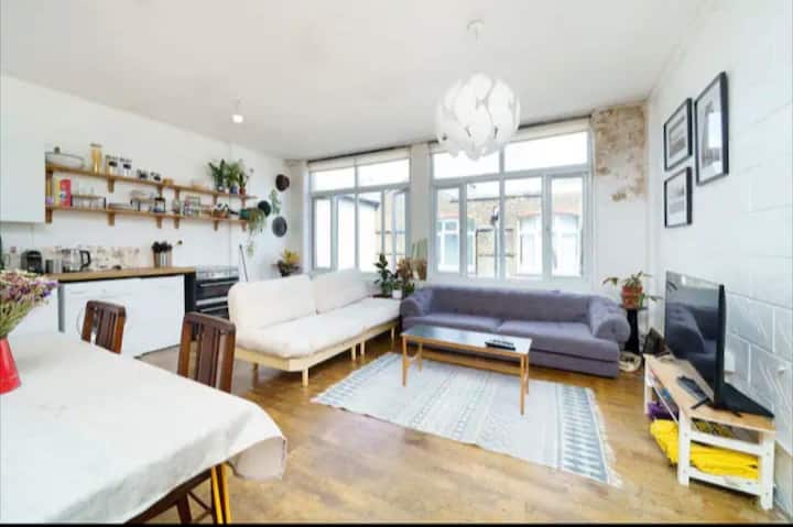 Hackney Wick, Quirky Warehouse Studio! - Stratford