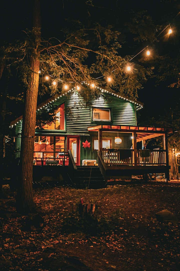 Cozy Up By Wood Stove, Hot Tub, Ski, Snow-shoe - Huntsville