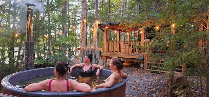 Cozy Up By Wood Stove, Hot Tub, Ski, Snow-shoe - Huntsville
