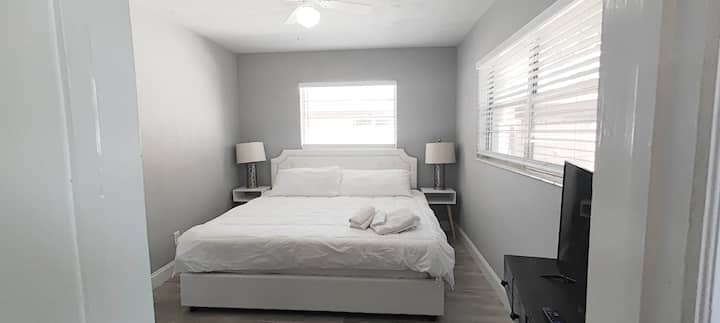 Tampa Airport In-law Suites. - Tampa, FL