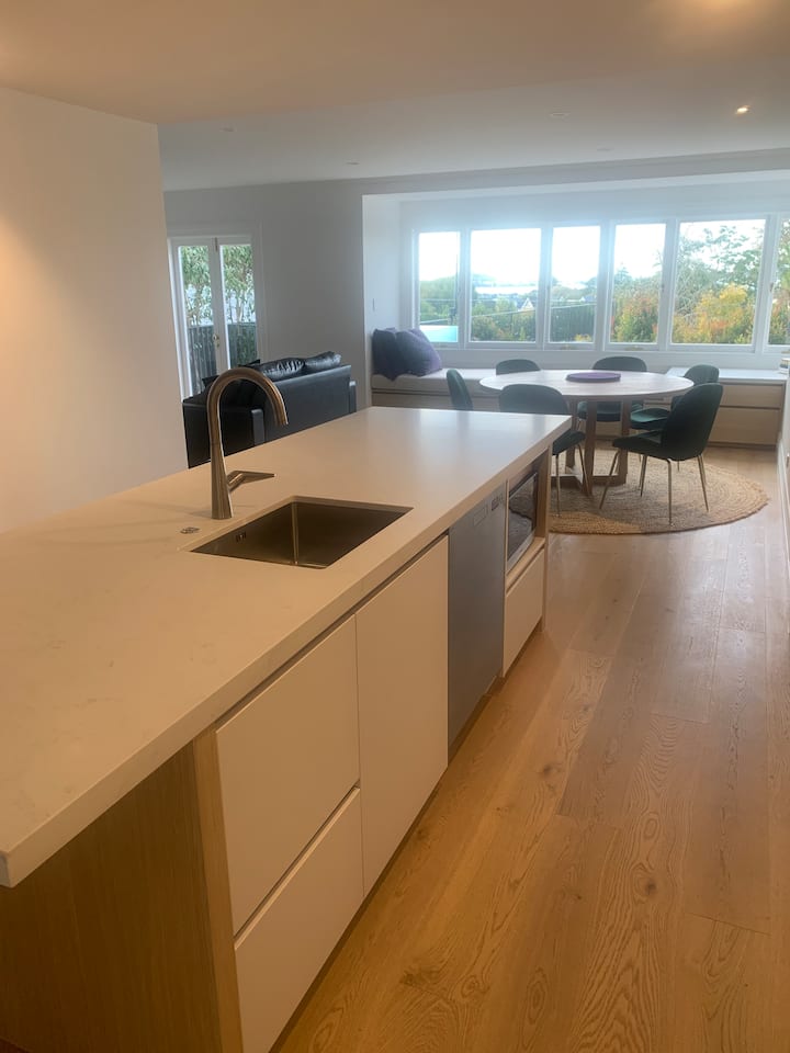 Remuera Three Bedroom Apartment - Auckland