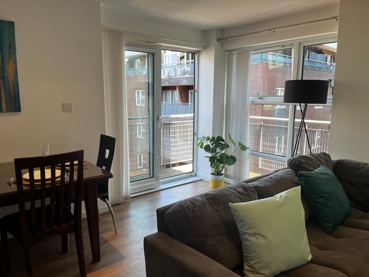 Stylish Apartment With Balcony - Manchester
