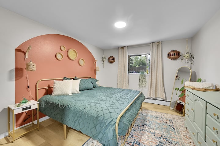 Urban Oasis - Near All Major Attractions! - Colorado Springs, CO