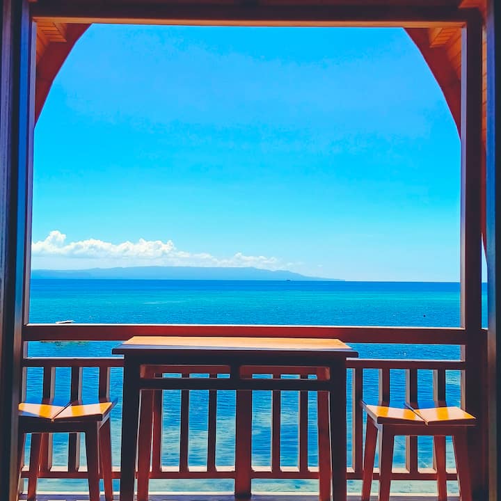 Standalone Beachfront Boat-shaped Bungalow No.2 - Manado