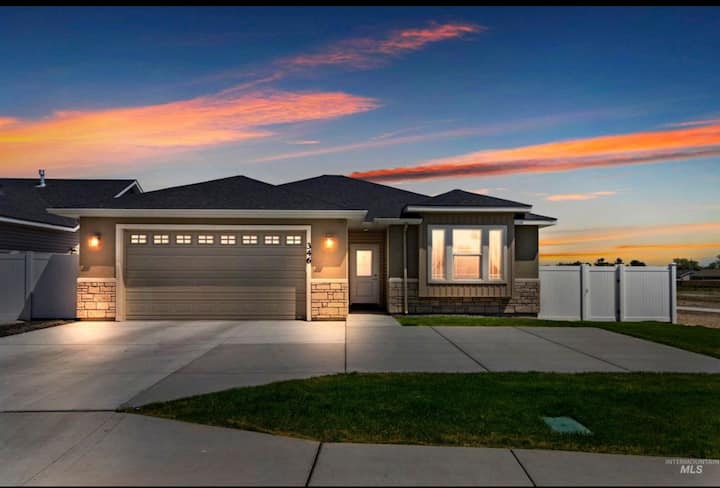 Twin Falls Home - Twin Falls, ID