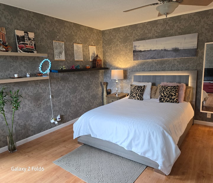 Quiet Neighborhood, Spacious Room - ツワッセン