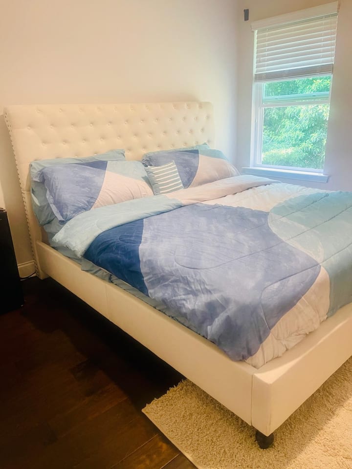 Comfortable Room Downstairs - Fairburn, GA