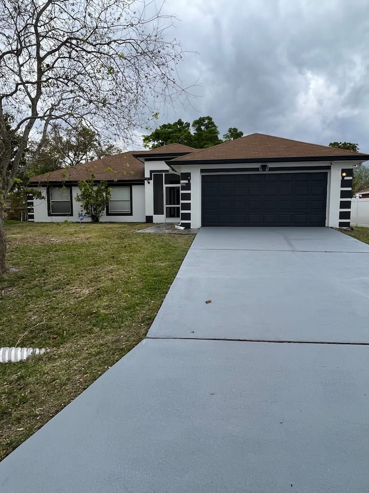 Spacious 4br/ 2ba In Palm Bay! - Palm Bay, FL