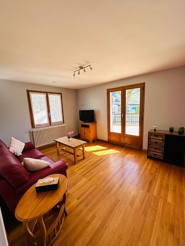 App 80m2/grde Terrasse Vue Sur Montagne/spacieux - Saint-Jean-de-Maurienne