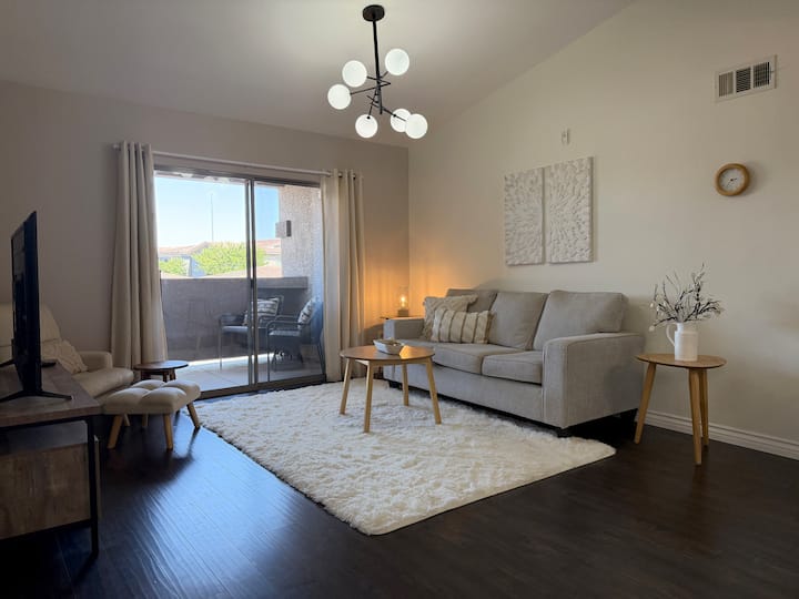 Quiet Gated Condo  Pool, Gym & Dedicated Parking - Henderson, NV