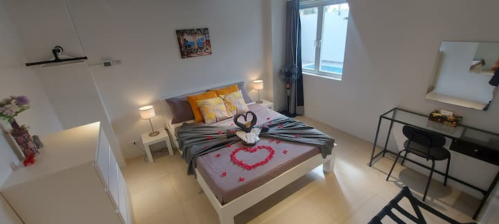 Spacious Family Suite 2br:heated Pool, Tv, Karaoke - Tagaytay