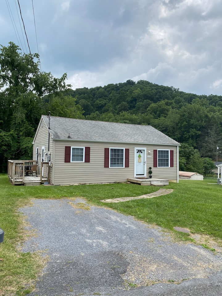 Cozy Cottage - Bristol, TN