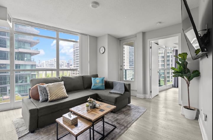 Walk To Bmofield 2 Bdrm Condo Sleeps 5 Free Parkin - Toronto