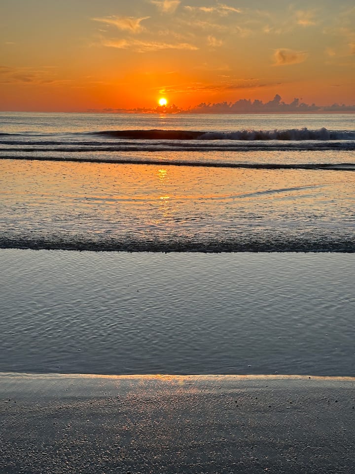 New Smyrna Beachside Beauty! Endless Summer Fun! - New Smyrna Beach, FL