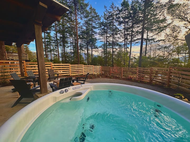 Eastsound Retreat W/ Hot Tub & Heated Floors - Orcas Island, WA