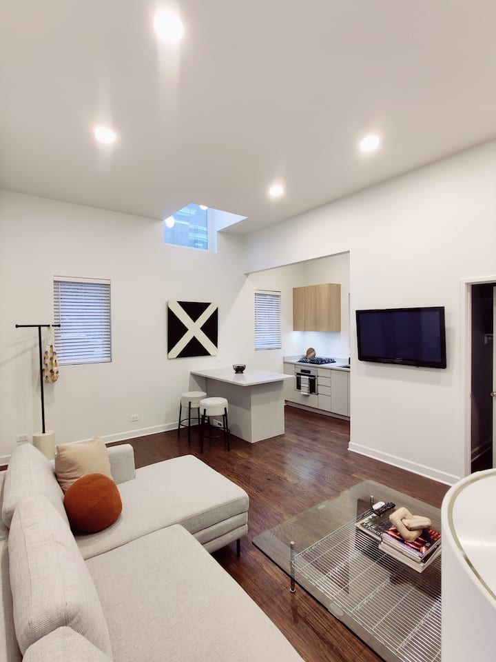 Bucktown Gem | Walk To Blue Line & Wicker Park - River West - Chicago