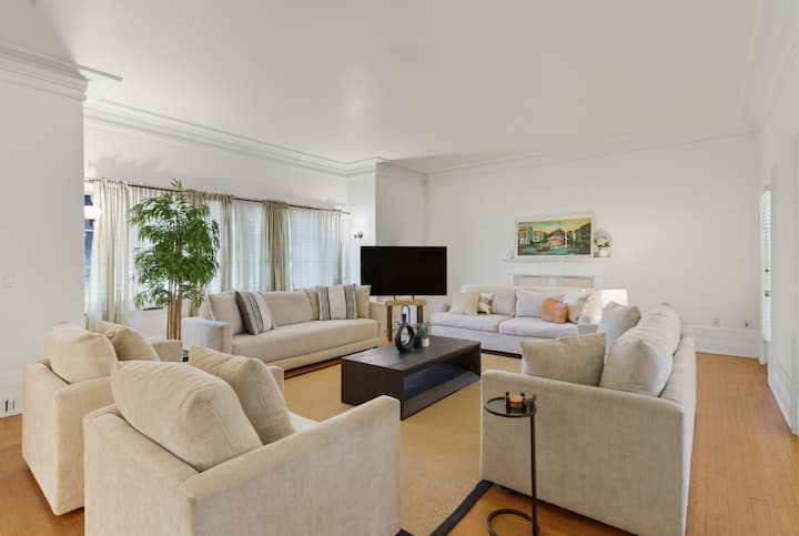 Historic 6 Bedroom Villa, Best In Bakersfield - Bakersfield, CA