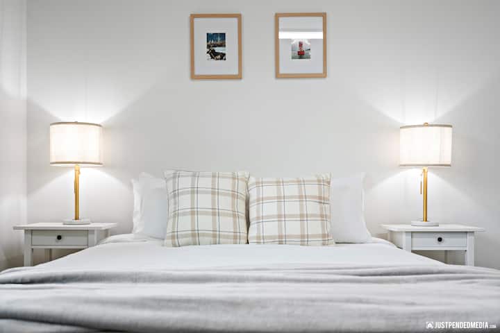 2 Bedroom Midtown Townhouse/airport Retreat - Anchorage, AK