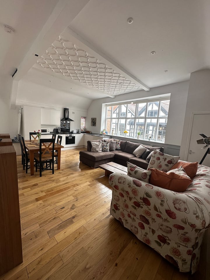 19th Century Luxury City Centre Apartment +Parking - Chester