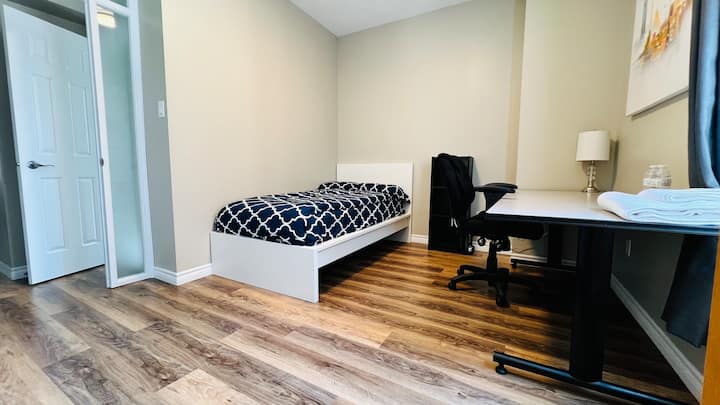 Warm 2nd Fl Br (Single Bed) W/shared Bath - Toronto