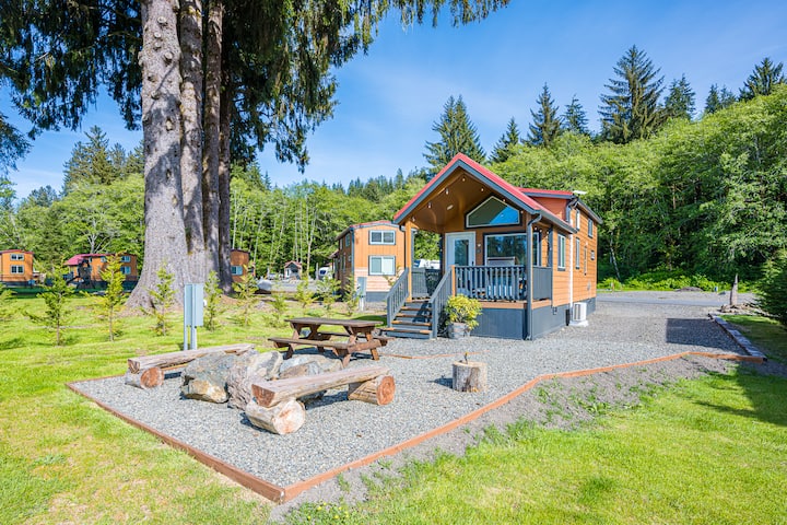 Rainforest Tiny Home Retreat: Industrial - Forks, WA