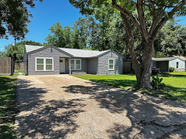 4 Bedroom Retreat 10 Min From Nrg/fifa/med Center - Houston, TX