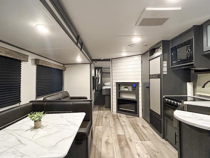 Cozy Lux Camper- 5 Mins To Airport/ Lake Hood - Anchorage, AK