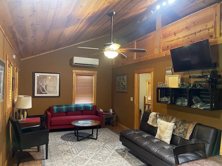 Buckrun Cabin - New Plymouth, OH