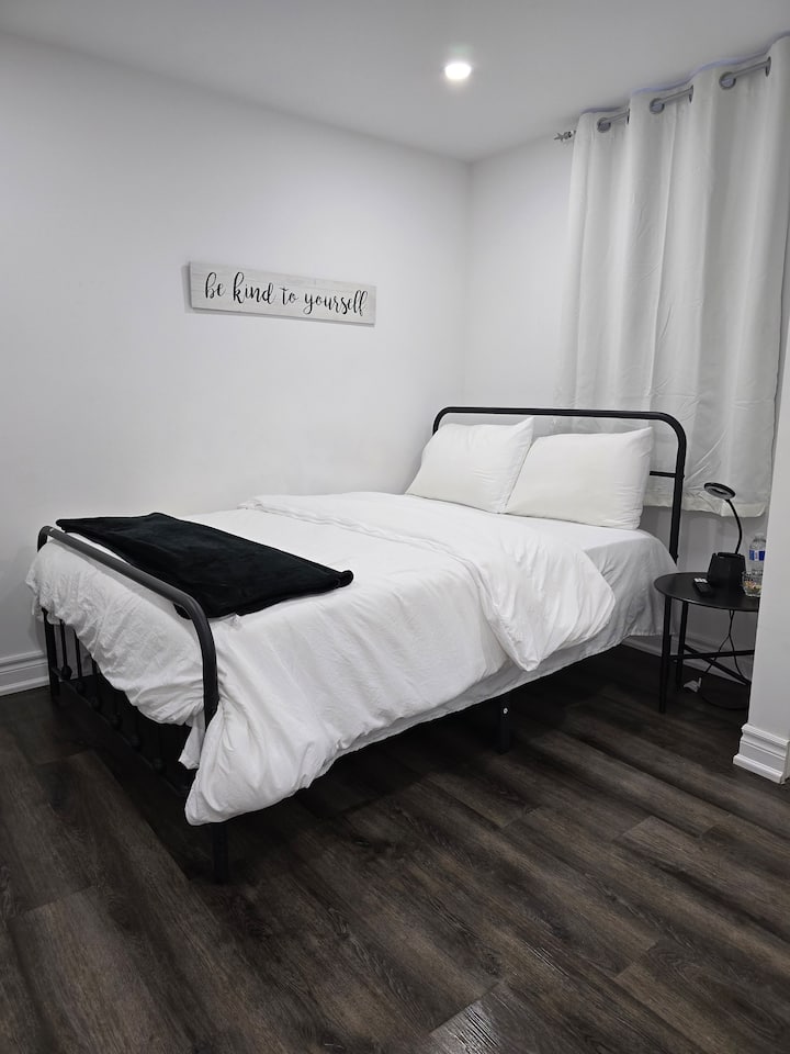 Unit 1: A Room With P/bathroom, Tv, Free Parking - Brampton