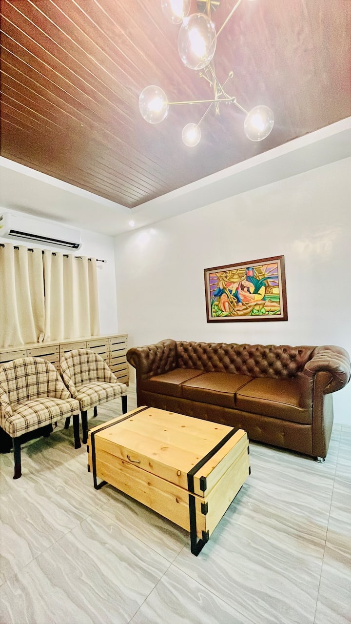 Spacious Cozy Modern Home |Free Parking For 3 Cars - Muntinlupa