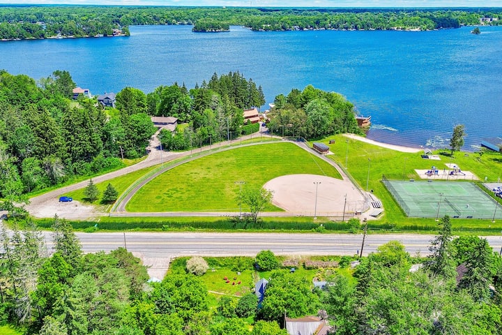 Waterfront Park Cottage,beach,tennis,pickleball. - Gravenhurst