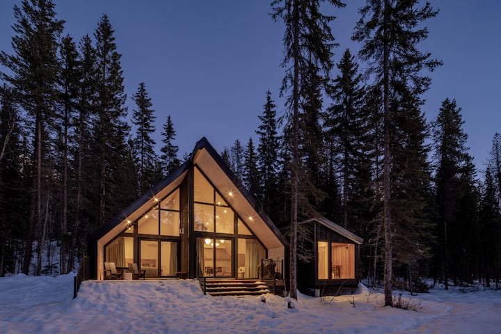 Stunning A-frame On River & Private Sauna (Cabn 2) - Alberta