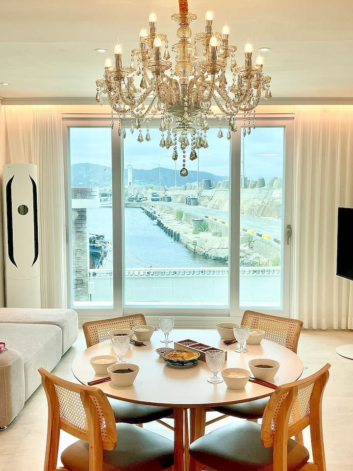 반갑습니다
여유발산입니다
#여유발산 
#바다1선숙소 
#넷플릭스
#등대맛집
#불멍 #물멍 - Pohang-si