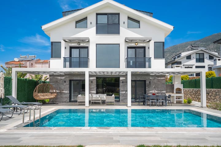 ÖLüdeniz 'De Yeni, Lüks 3 Odalı 2 Jakuzili Villa - Ölüdeniz