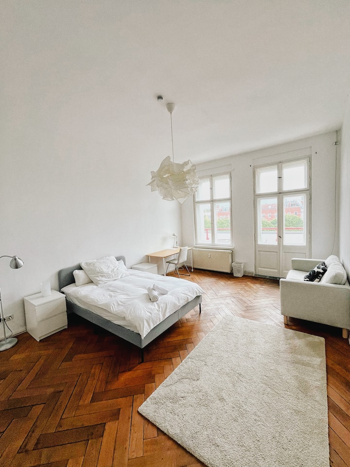 Bright, Central Canal-side Room - Berlin