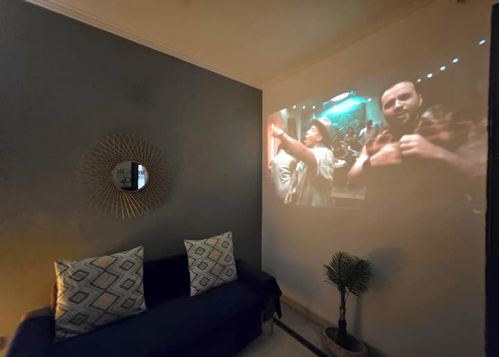 30. 2bhk, Projector Screen, Pvt Balcony, Homestay - Gurugram