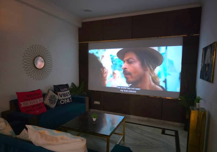 30. 2bhk, Projector Screen, Pvt Balcony, Homestay - Gurugram