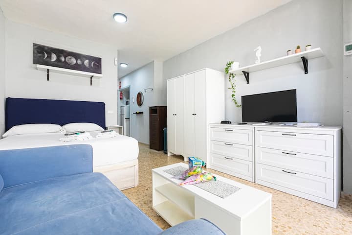 Moderno Y Luminoso Con Balcón En El Centro - Torremolinos