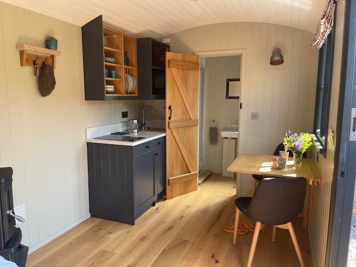 Stunning Shepherd’s Hut, Settle. - Settle