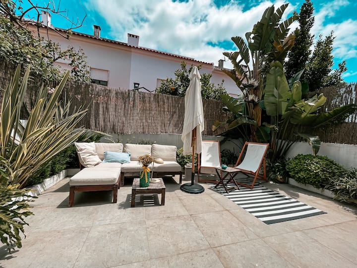 Moradia Com Pátio - Estoril