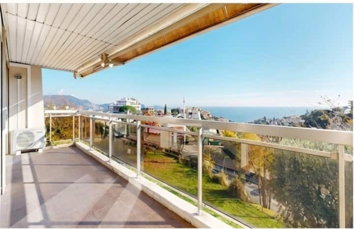 2-br Apartment With Terrace, Sea View & A Big Pool - Nice