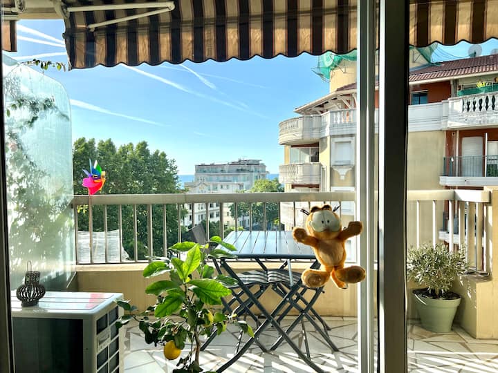 Two Bedroom Cosy Apt,  Large Balcony, Seaview, A/c - Nizza