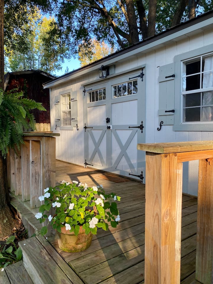 Rose Cottage, A French Country Garden Cottage - Corinth, MS